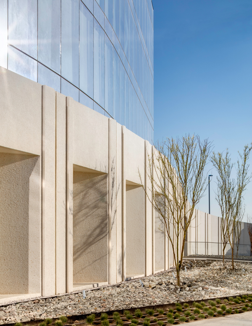 Paneles de piedra, luces y sombras - Glocal